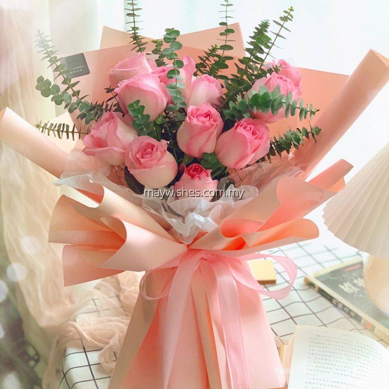 12 pink roses